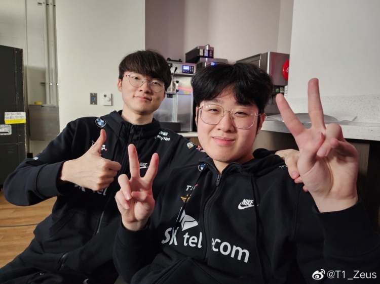 Zeus更博晒合照：Faker你好