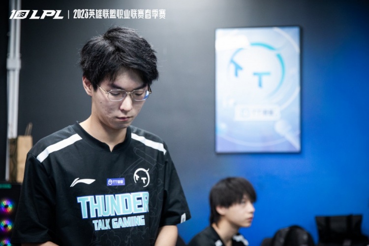 TT赛后返图：huanfeng表情凝重 全队进入思绪