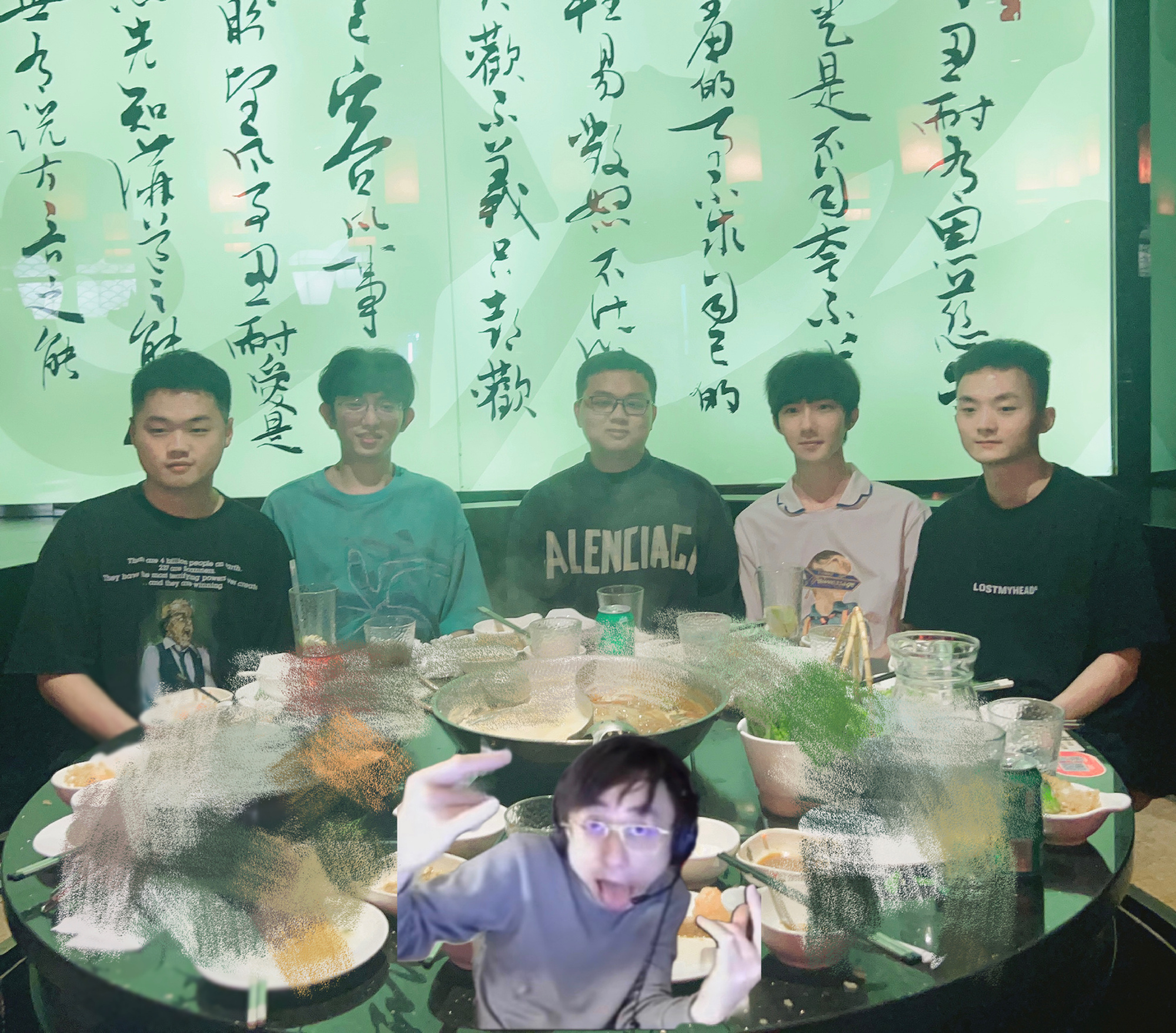 Zzr分享和Snake老队友聚餐合照：圣枪哥、Sofm、Light在场