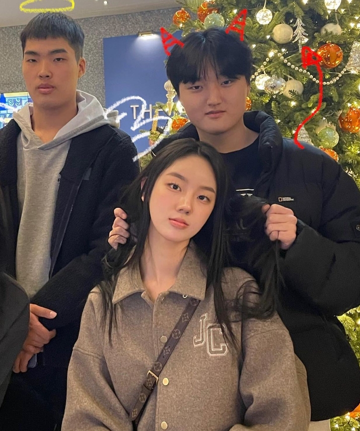 Peyz姐姐更新ins：和家人在一起的Peyz～